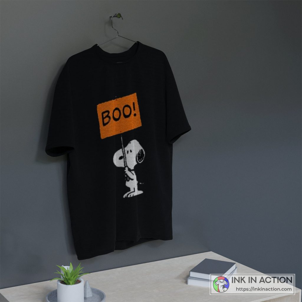 Peanuts Halloween Snoopy Boo Essential T-Shirt - Print your thoughts. Tell your stories.